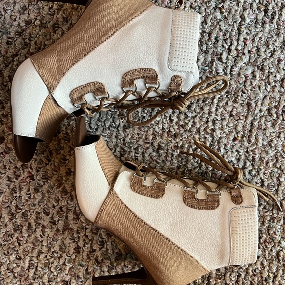 XLLENT SHOES | Shoes | Women 3 Inch Heeled Bootie With Unique ...